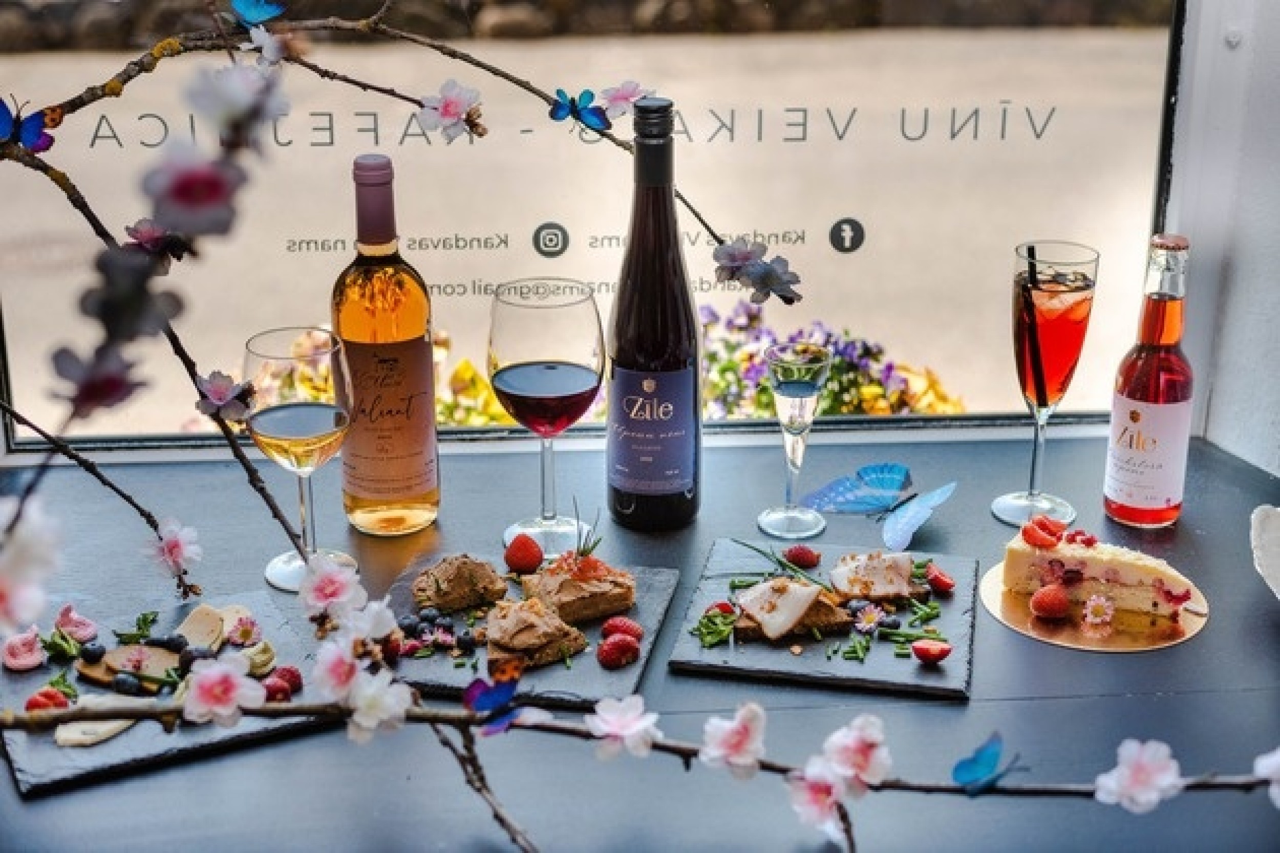 Mazais garšu ceļojums Kandavas vīna namā | Dāvanu Serviss